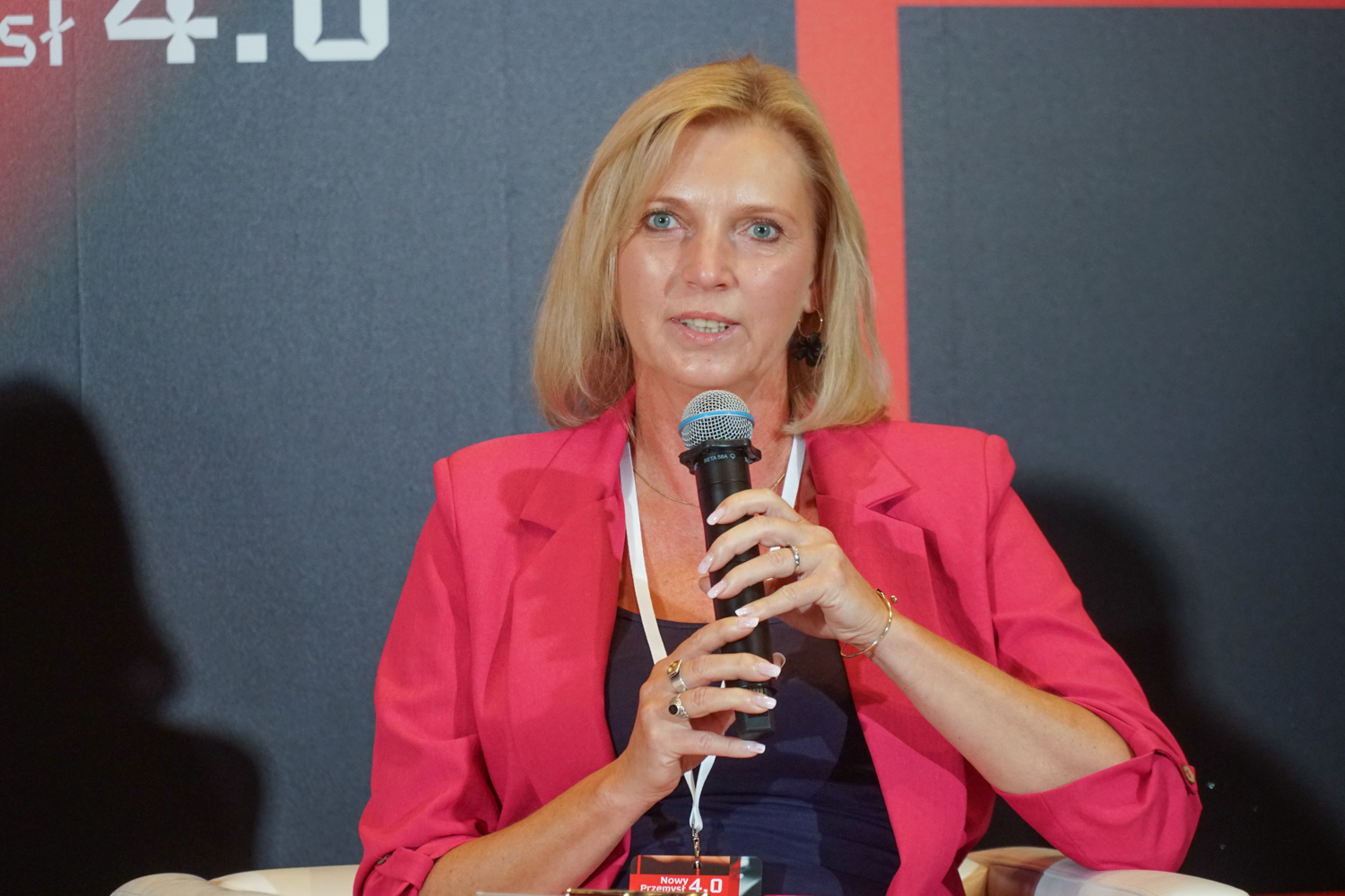 Uzależnienie od telefonów rośnie, a kompetencji cyfrowych brak. Jak to ...