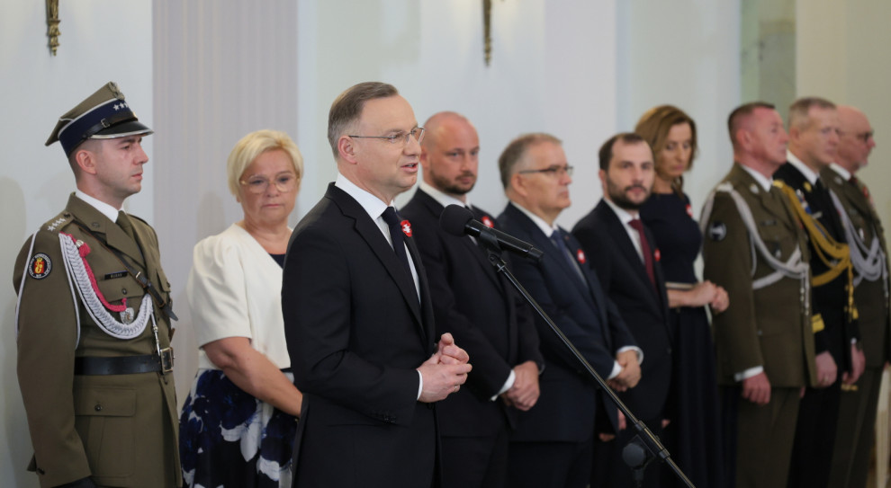 Andrzej Duda mianował nowych dowódców Rodzajów Sił Zbrojnych i WOT Andrzej Duda mianował nowych dowódców Rodzajów Sił Zbrojnych i WOT